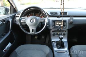 Black Volkswagen Passat B7 2012 in Saldus, with an engine capacity of 2.00 L and mileage of 361 thousand km for 4100 €, photo 9 on AUTOMOTO.COM.LV