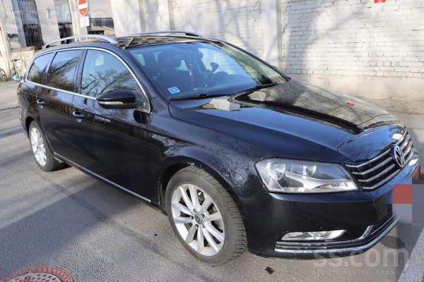 Black Volkswagen Passat B7 2013 in Riga, with an engine capacity of 1.80 L and mileage of 143 thousand km for 5450 €, photo 3 on AUTOMOTO.COM.LV
