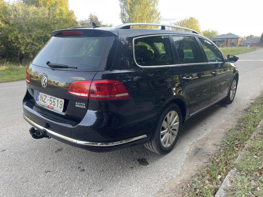 Black Volkswagen Passat B7 2013 in Jekabpils, with an engine capacity of 2.00 L and mileage of 340 thousand km for 4659 €, photo 4 on AUTOMOTO.COM.LV