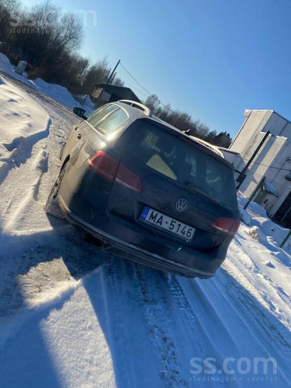 Melns Volkswagen Passat B7 2013 Ogre, ar dzinēja tilpumu 2.00 L un nobraukumu 276 tūkst. km par 2150 €, foto 3 vietnē AUTOMOTO.COM.LV
