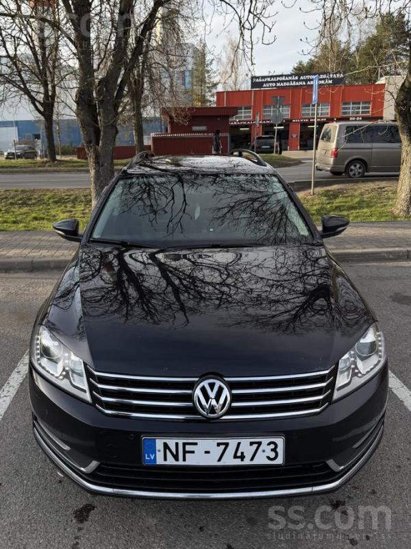 Black Volkswagen Passat B7 2013 in Riga, with an engine capacity of 1.60 L and mileage of 423 thousand km for 4100 €, photo 3 on AUTOMOTO.COM.LV