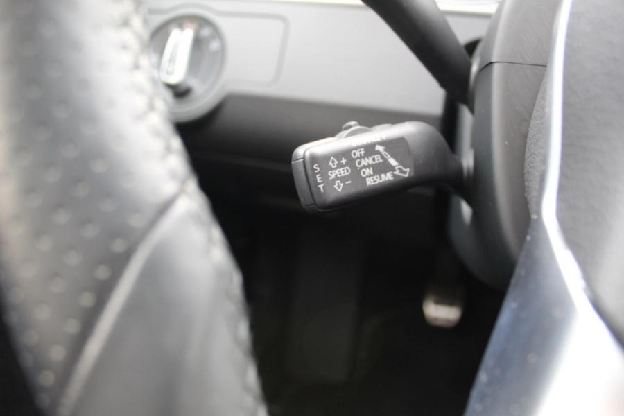 Melns Volkswagen Passat B7 2013 Rīga, ar dzinēja tilpumu 2.00 L un nobraukumu 95 tūkst. km par 9000 €, foto 3 vietnē AUTOMOTO.COM.LV