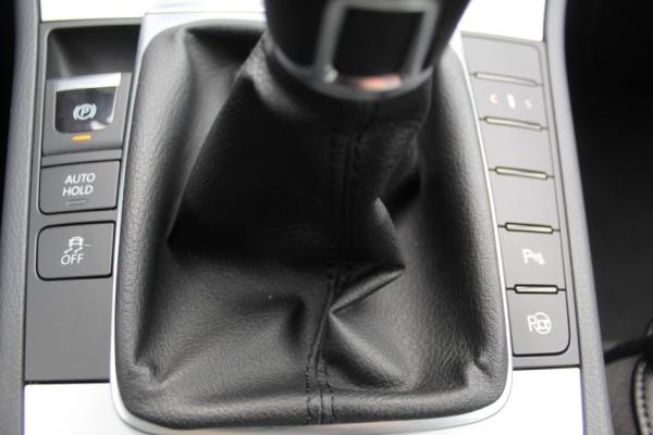 Black Volkswagen Passat B7 2013 in Riga, with an engine capacity of 2.00 L and mileage of 95 thousand km for 9000 €, photo 6 on AUTOMOTO.COM.LV