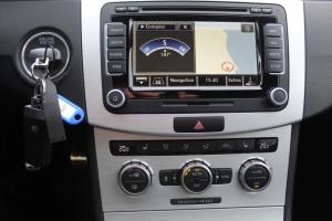 Melns Volkswagen Passat B7 2013 Rīga, ar dzinēja tilpumu 2.00 L un nobraukumu 95 tūkst. km par 9000 €, foto 24 vietnē AUTOMOTO.COM.LV
