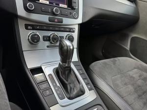 Melns Volkswagen Passat B7 2013 Rīga, ar dzinēja tilpumu 2.00 L un nobraukumu 248 tūkst. km par 3790 €, foto 22 vietnē AUTOMOTO.COM.LV