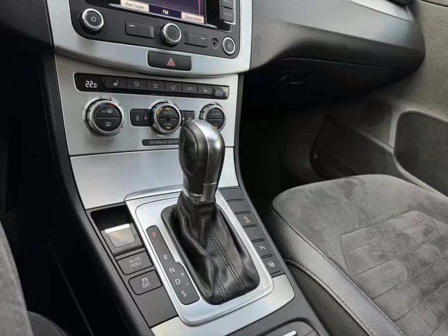 Melns Volkswagen Passat B7 2013 Rīga, ar dzinēja tilpumu 2.00 L un nobraukumu 248 tūkst. km par 3790 €, foto 22 vietnē AUTOMOTO.COM.LV