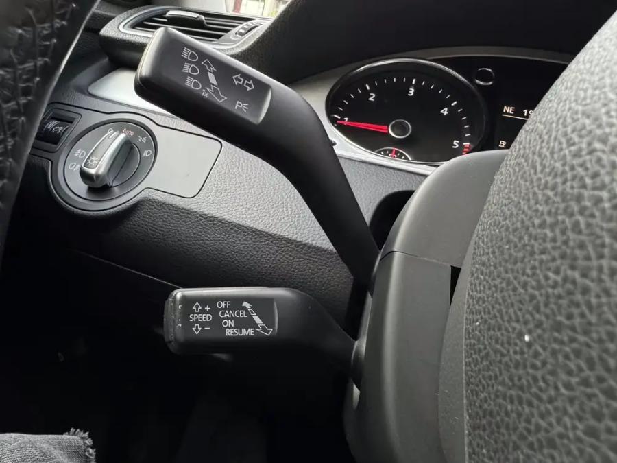 Melns Volkswagen Passat B7 2013 Rīga, ar dzinēja tilpumu 2.00 L un nobraukumu 248 tūkst. km par 3790 €, foto 29 vietnē AUTOMOTO.COM.LV
