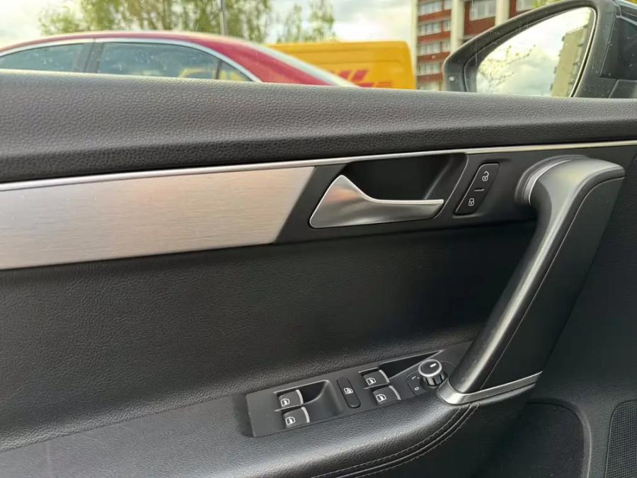 Melns Volkswagen Passat B7 2013 Rīga, ar dzinēja tilpumu 2.00 L un nobraukumu 248 tūkst. km par 3790 €, foto 30 vietnē AUTOMOTO.COM.LV