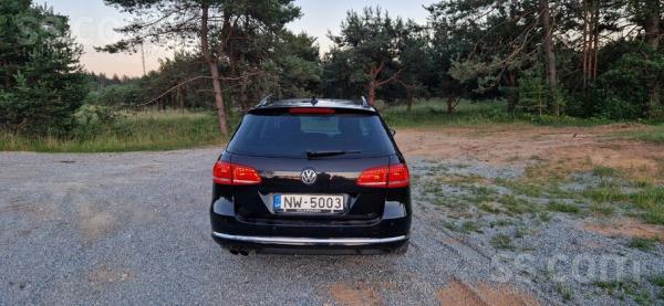 Black Volkswagen Passat B7 2013 in Riga, with an engine capacity of 2.00 L and mileage of 369 thousand km for 4699 €, photo 3 on AUTOMOTO.COM.LV