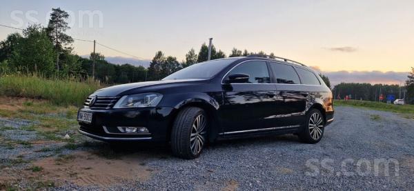 Black Volkswagen Passat B7 2013 in Riga, with an engine capacity of 2.00 L and mileage of 369 thousand km for 4699 €, photo 5 on AUTOMOTO.COM.LV