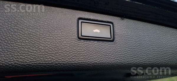 Black Volkswagen Passat B7 2013 in Riga, with an engine capacity of 2.00 L and mileage of 369 thousand km for 4699 €, photo 7 on AUTOMOTO.COM.LV