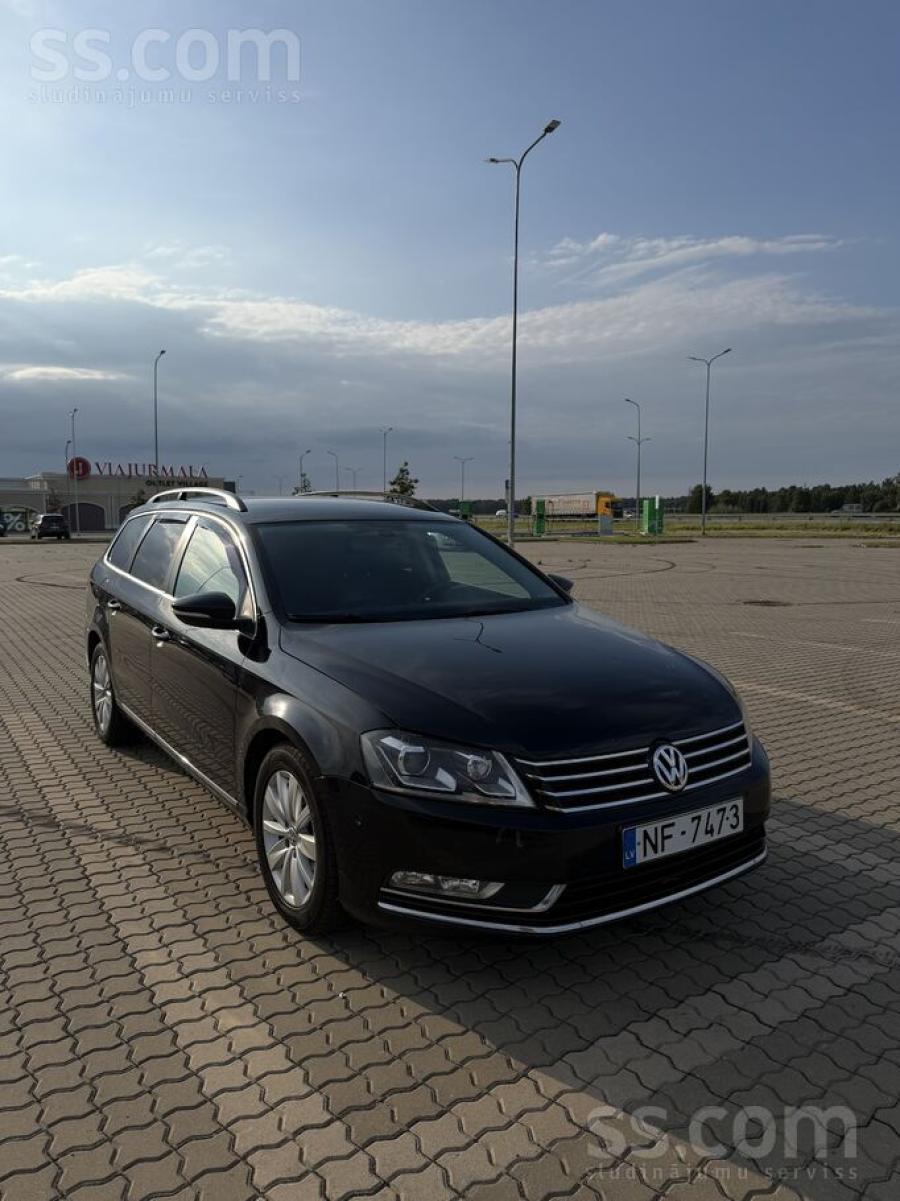 Black Volkswagen Passat B7 2013 in Riga, with an engine capacity of 1.60 L and mileage of 426 thousand km for 3497 €, photo 1 on AUTOMOTO.COM.LV