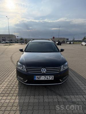 Black Volkswagen Passat B7 2013 in Riga, with an engine capacity of 1.60 L and mileage of 426 thousand km for 3497 €, photo 3 on AUTOMOTO.COM.LV