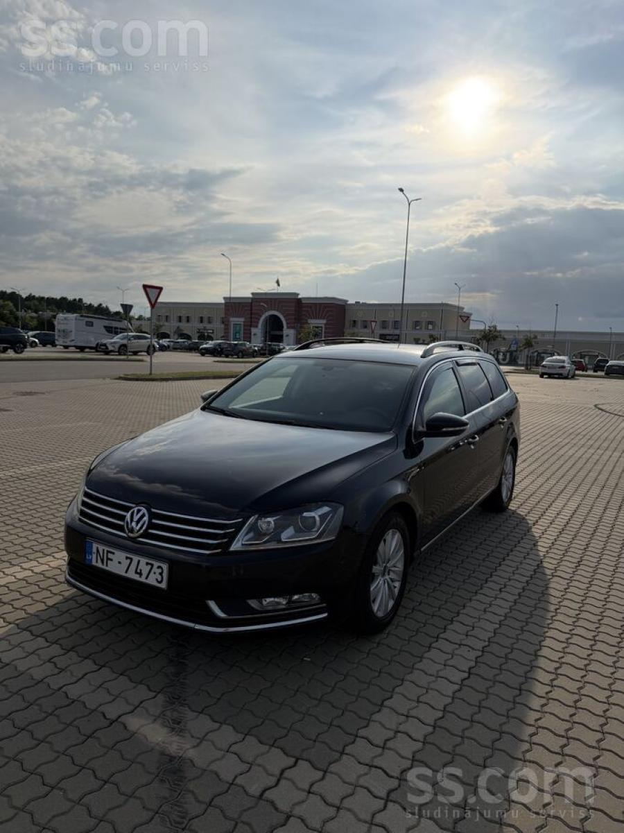 Black Volkswagen Passat B7 2013 in Riga, with an engine capacity of 1.60 L and mileage of 426 thousand km for 3497 €, photo 4 on AUTOMOTO.COM.LV