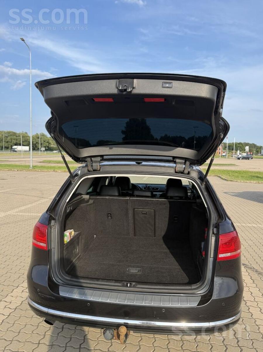 Black Volkswagen Passat B7 2013 in Riga, with an engine capacity of 1.60 L and mileage of 426 thousand km for 3497 €, photo 9 on AUTOMOTO.COM.LV