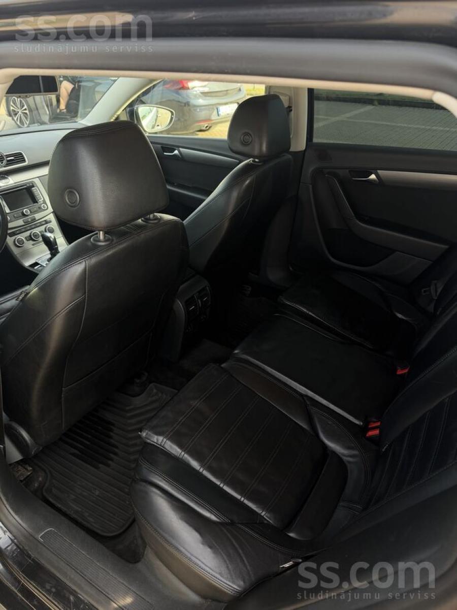 Black Volkswagen Passat B7 2013 in Riga, with an engine capacity of 1.60 L and mileage of 426 thousand km for 3497 €, photo 11 on AUTOMOTO.COM.LV