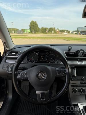 Black Volkswagen Passat B7 2013 in Riga, with an engine capacity of 1.60 L and mileage of 426 thousand km for 3497 €, photo 21 on AUTOMOTO.COM.LV