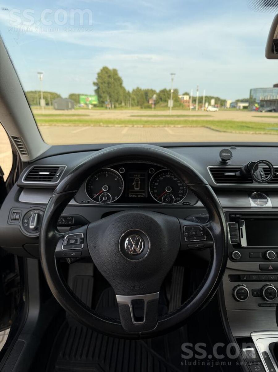 Black Volkswagen Passat B7 2013 in Riga, with an engine capacity of 1.60 L and mileage of 426 thousand km for 3497 €, photo 21 on AUTOMOTO.COM.LV