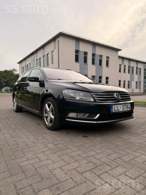 Black Volkswagen Passat B7 2013 in Jelgava, with an engine capacity of 2.00 L and mileage of 295 thousand km for 5990 €, photo 4 on AUTOMOTO.COM.LV