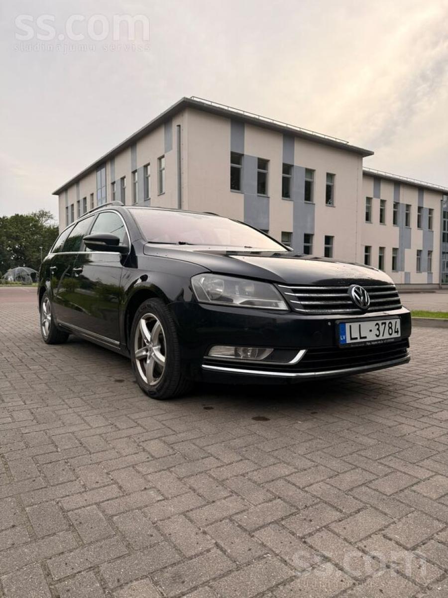 Black Volkswagen Passat B7 2013 in Jelgava, with an engine capacity of 2.00 L and mileage of 295 thousand km for 5990 €, photo 4 on AUTOMOTO.COM.LV