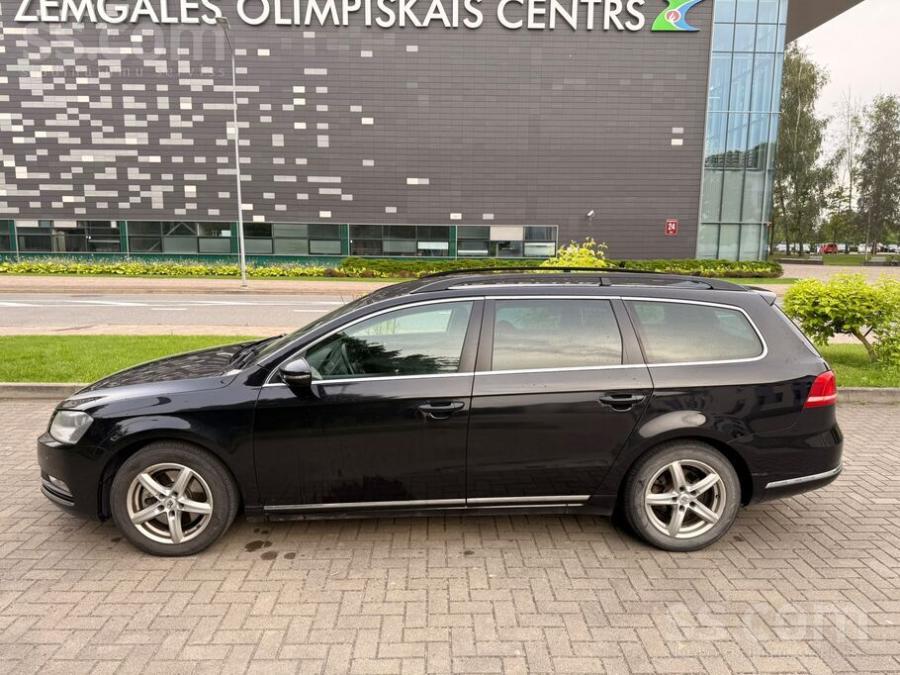 Black Volkswagen Passat B7 2013 in Jelgava, with an engine capacity of 2.00 L and mileage of 295 thousand km for 5990 €, photo 9 on AUTOMOTO.COM.LV