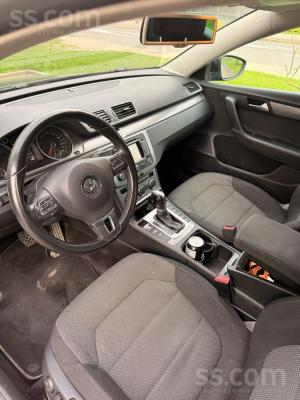 Black Volkswagen Passat B7 2013 in Jelgava, with an engine capacity of 2.00 L and mileage of 295 thousand km for 5990 €, photo 12 on AUTOMOTO.COM.LV
