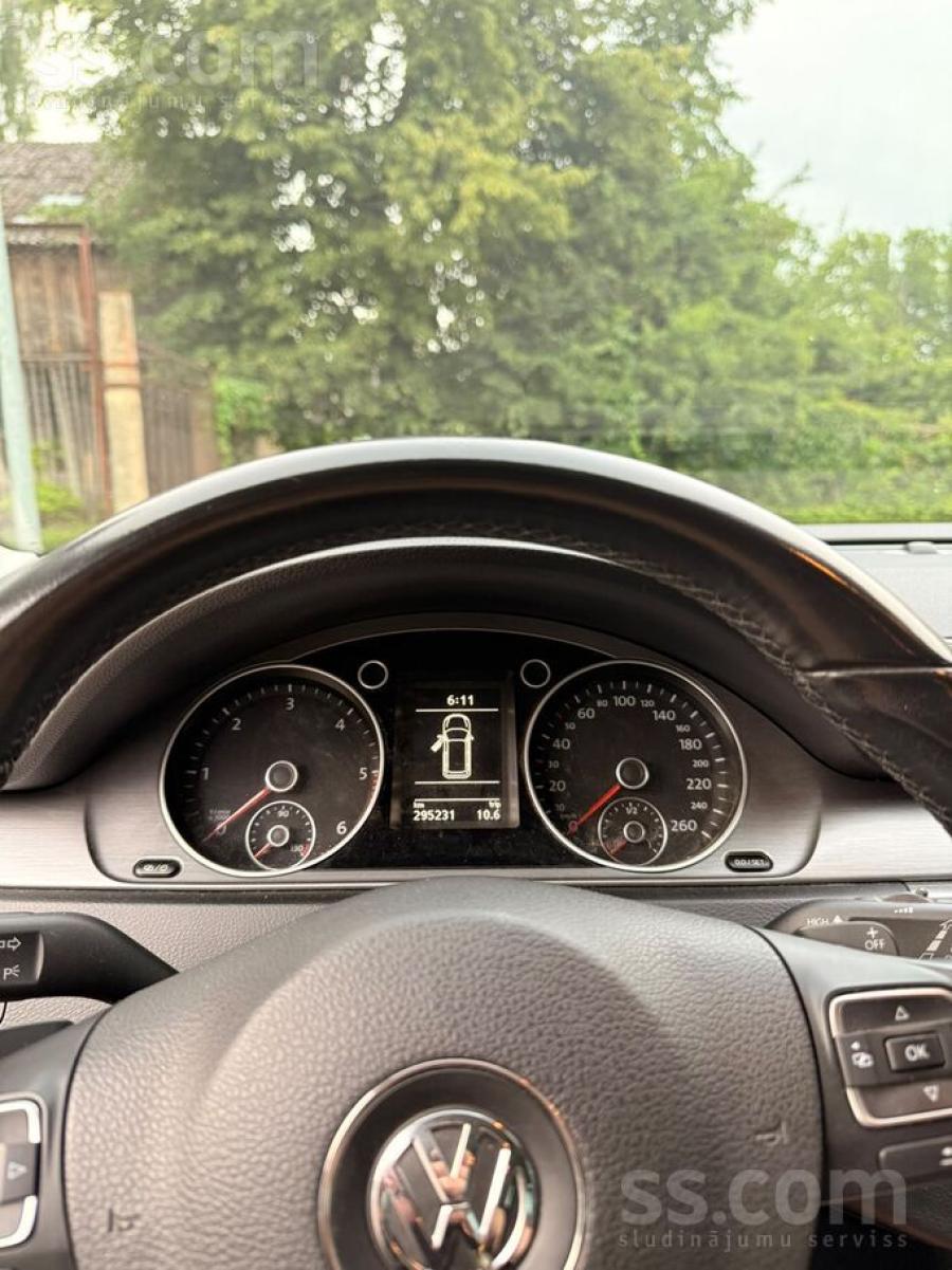 Black Volkswagen Passat B7 2013 in Jelgava, with an engine capacity of 2.00 L and mileage of 295 thousand km for 5990 €, photo 14 on AUTOMOTO.COM.LV