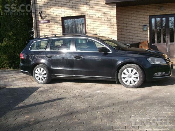 Black Volkswagen Passat B7 2013 in Bauska, with an engine capacity of 2.00 L and mileage of 327 thousand km for 4550 €, photo 1 on AUTOMOTO.COM.LV