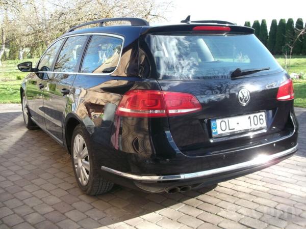 Black Volkswagen Passat B7 2013 in Bauska, with an engine capacity of 2.00 L and mileage of 327 thousand km for 4550 €, photo 4 on AUTOMOTO.COM.LV