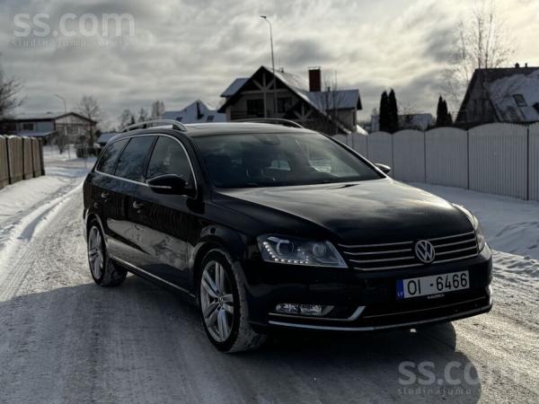 Black Volkswagen Passat B7 2014 in Valmiera, with an engine capacity of 2.00 L and mileage of 402 thousand km for 5800 €, photo 1 on AUTOMOTO.COM.LV