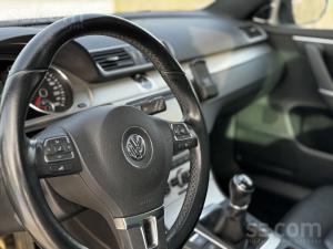 Melns Volkswagen Passat B7 2014 Valmiera, ar dzinēja tilpumu 2.00 L un nobraukumu 402 tūkst. km par 5800 €, foto 14 vietnē AUTOMOTO.COM.LV