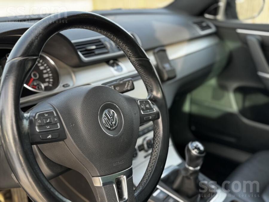 Melns Volkswagen Passat B7 2014 Valmiera, ar dzinēja tilpumu 2.00 L un nobraukumu 402 tūkst. km par 5800 €, foto 14 vietnē AUTOMOTO.COM.LV