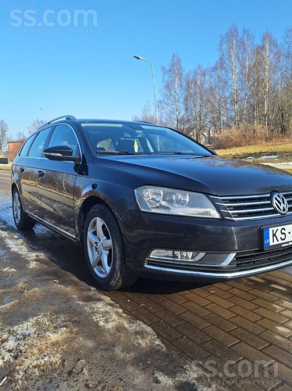 Black Volkswagen Passat B7 2014 in Riga, with an engine capacity of 2.00 L and mileage of 248 thousand km for 6150 €, photo 4 on AUTOMOTO.COM.LV