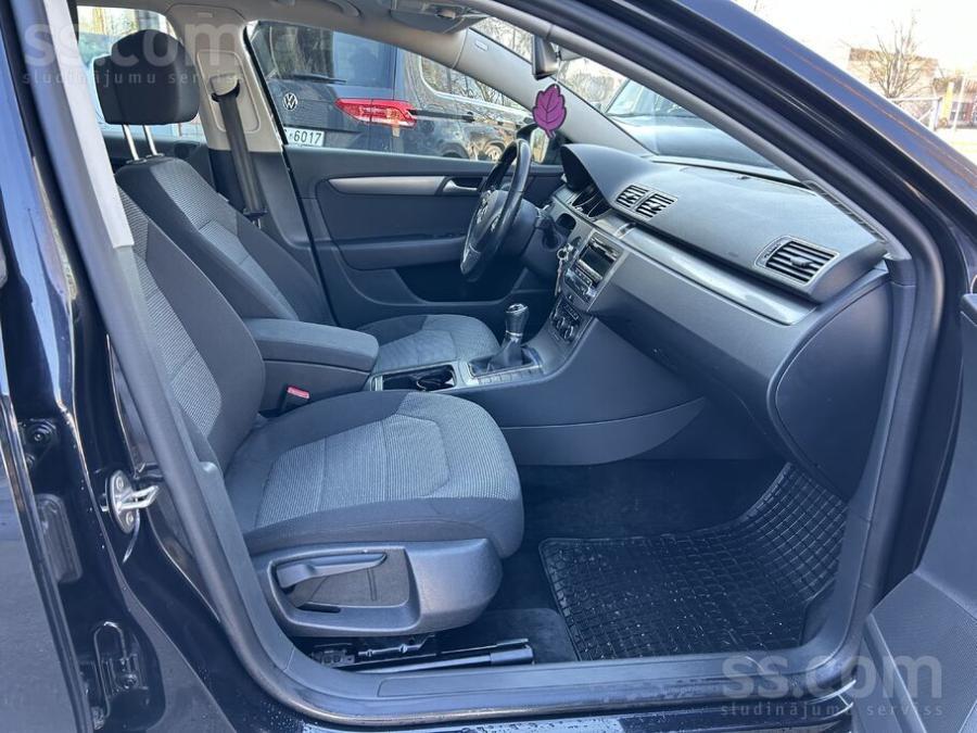 Black Volkswagen Passat B7 2014 in Limbazi, with an engine capacity of 2.00 L and mileage of 248 thousand km for 6150 €, photo 7 on AUTOMOTO.COM.LV