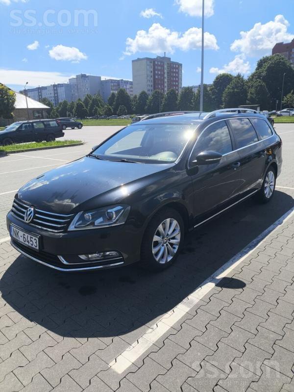 Black Volkswagen Passat B7 2014 in Riga, with an engine capacity of 1.60 L and mileage of 255 thousand km for 6000 €, photo 2 on AUTOMOTO.COM.LV