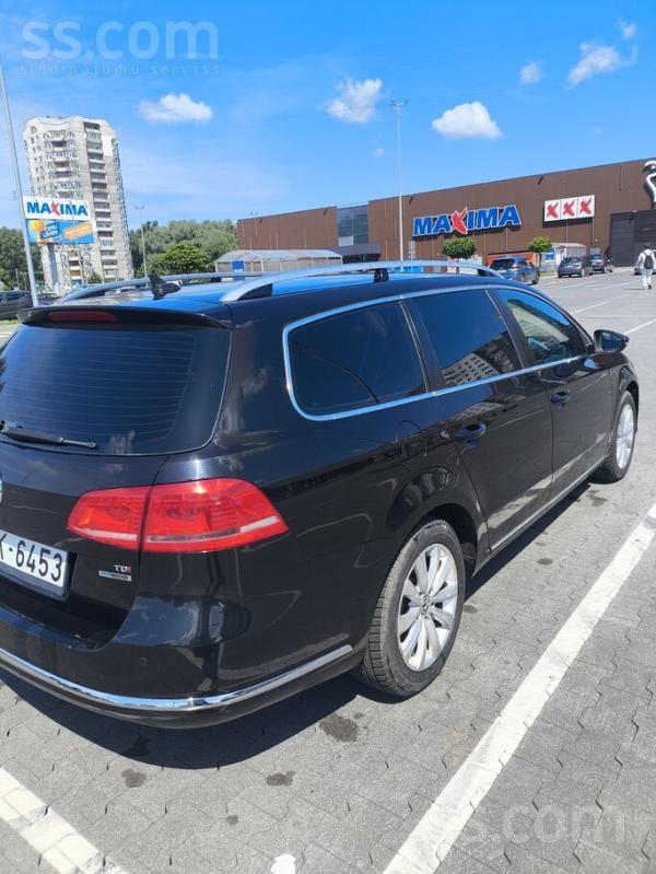 Black Volkswagen Passat B7 2014 in Riga, with an engine capacity of 1.60 L and mileage of 255 thousand km for 6000 €, photo 3 on AUTOMOTO.COM.LV