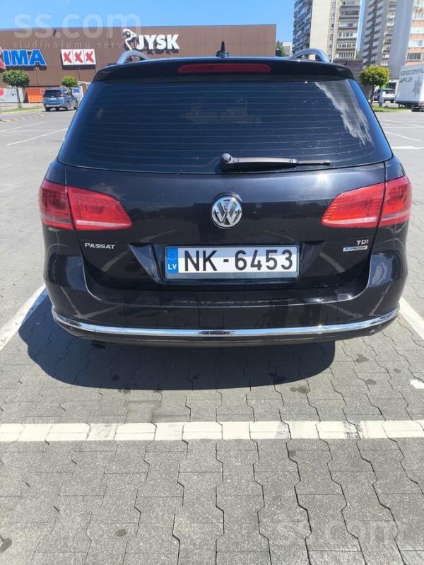 Black Volkswagen Passat B7 2014 in Riga, with an engine capacity of 1.60 L and mileage of 255 thousand km for 6000 €, photo 4 on AUTOMOTO.COM.LV