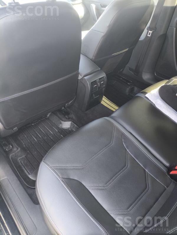Black Volkswagen Passat B7 2014 in Riga, with an engine capacity of 1.60 L and mileage of 255 thousand km for 6000 €, photo 6 on AUTOMOTO.COM.LV