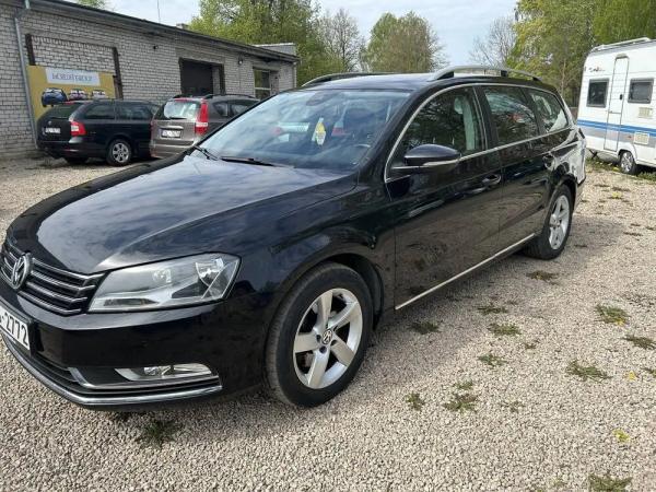 Black Volkswagen Passat B7 2014 in Limbazi, with an engine capacity of 2.00 L and mileage of 246 thousand km for 6350 €, photo 1 on AUTOMOTO.COM.LV