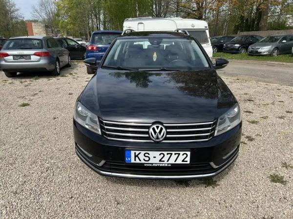 Black Volkswagen Passat B7 2014 in Limbazi, with an engine capacity of 2.00 L and mileage of 246 thousand km for 6350 €, photo 2 on AUTOMOTO.COM.LV