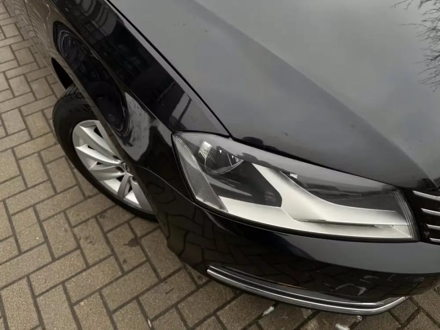 Black Volkswagen Passat B7 2014 in Riga, with an engine capacity of 2.00 L and mileage of 253 thousand km for 4990 €, photo 3 on AUTOMOTO.COM.LV