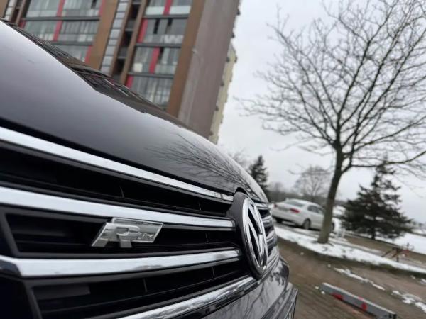 Black Volkswagen Passat B7 2014 in Riga, with an engine capacity of 2.00 L and mileage of 253 thousand km for 4990 €, photo 4 on AUTOMOTO.COM.LV