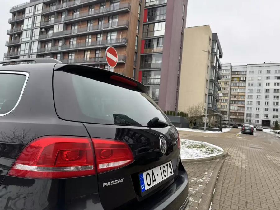 Black Volkswagen Passat B7 2014 in Riga, with an engine capacity of 2.00 L and mileage of 253 thousand km for 4990 €, photo 10 on AUTOMOTO.COM.LV