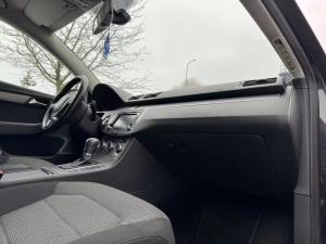 Black Volkswagen Passat B7 2014 in Riga, with an engine capacity of 2.00 L and mileage of 253 thousand km for 4990 €, photo 12 on AUTOMOTO.COM.LV