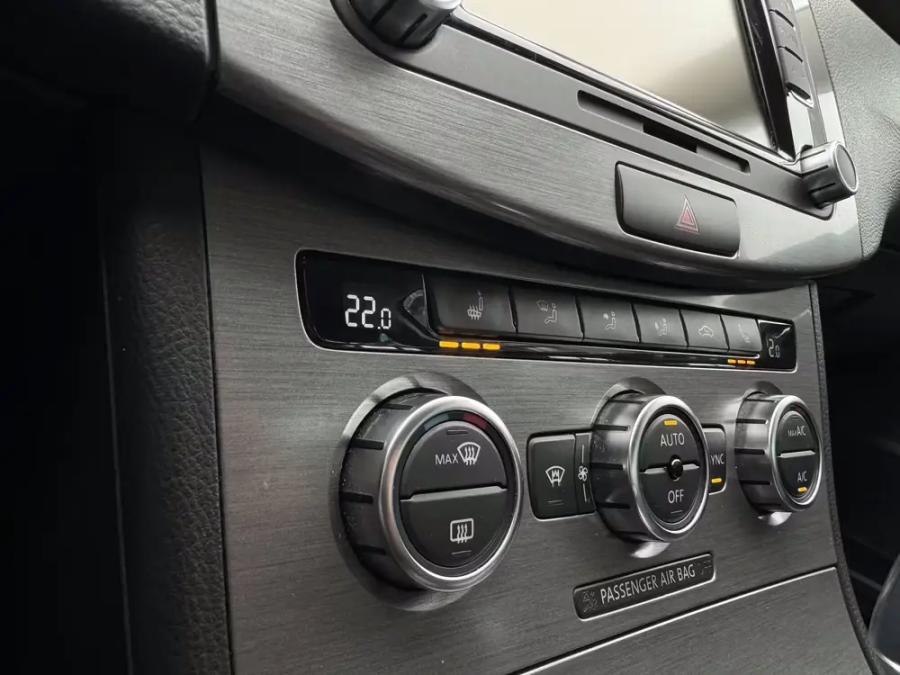 Black Volkswagen Passat B7 2014 in Riga, with an engine capacity of 2.00 L and mileage of 253 thousand km for 4990 €, photo 16 on AUTOMOTO.COM.LV