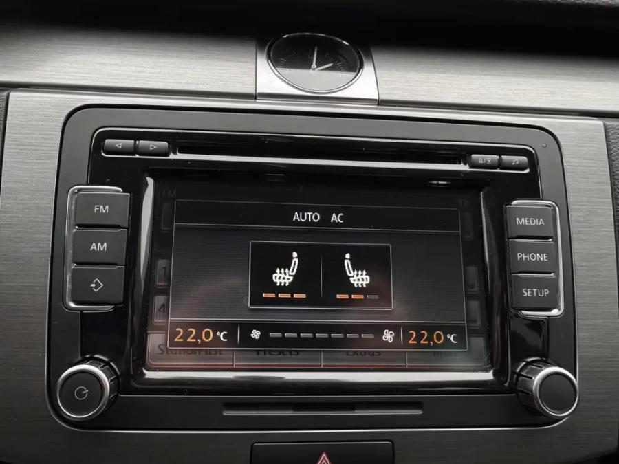 Black Volkswagen Passat B7 2014 in Riga, with an engine capacity of 2.00 L and mileage of 253 thousand km for 4990 €, photo 18 on AUTOMOTO.COM.LV