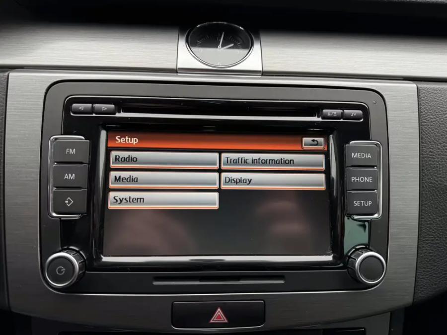 Black Volkswagen Passat B7 2014 in Riga, with an engine capacity of 2.00 L and mileage of 253 thousand km for 4990 €, photo 20 on AUTOMOTO.COM.LV