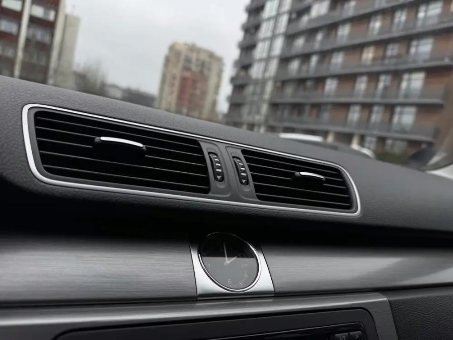 Black Volkswagen Passat B7 2014 in Riga, with an engine capacity of 2.00 L and mileage of 253 thousand km for 4990 €, photo 29 on AUTOMOTO.COM.LV