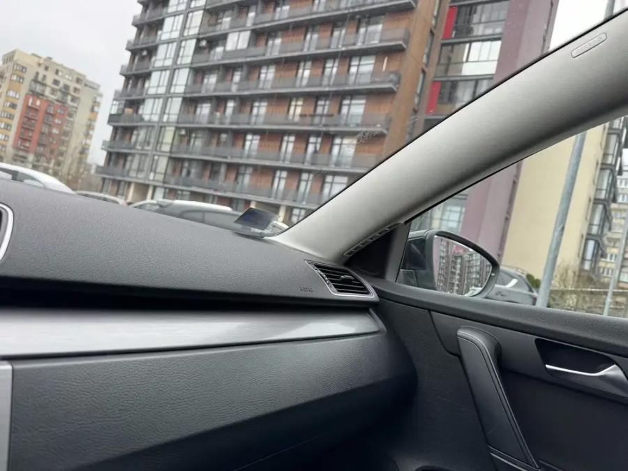 Black Volkswagen Passat B7 2014 in Riga, with an engine capacity of 2.00 L and mileage of 253 thousand km for 4990 €, photo 31 on AUTOMOTO.COM.LV