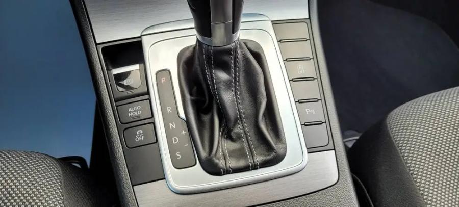 Melns Volkswagen Passat B7 2014 Rīga, ar dzinēja tilpumu 2.00 L un nobraukumu 215 tūkst. km par 8900 €, foto 21 vietnē AUTOMOTO.COM.LV